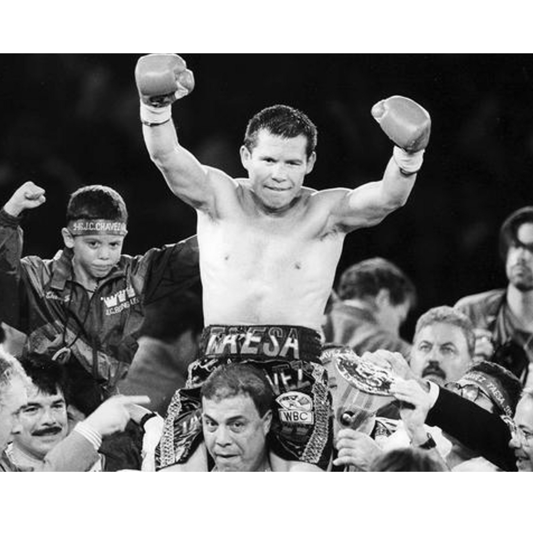 8"x10" PHOTO JULIO CESAR CHAVEZ SR BLACK AND WHITE – Collectors Outlet llc